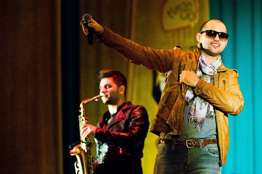 Alex Mica - Primeste Craciunul in casa ta (single nou)