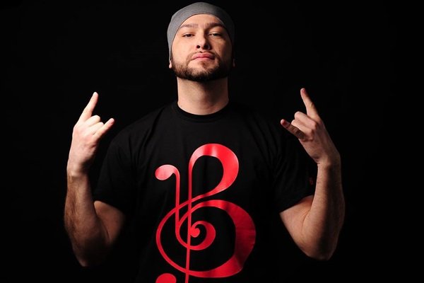 Bitza lanseaza albumul Liniste - asculta aici!