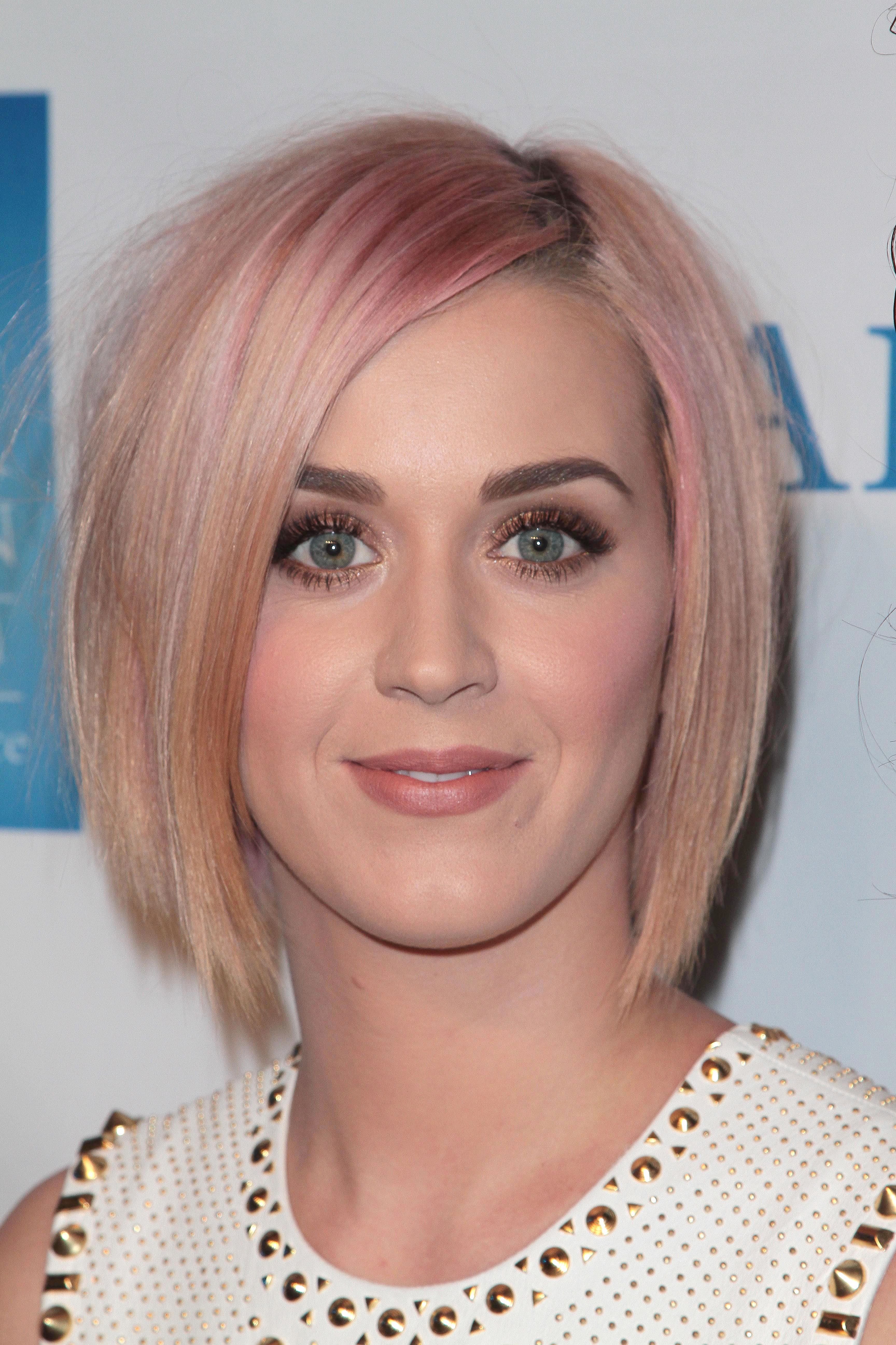 13 vedete care s-au vopsit roz in ultima vreme (galerie foto)