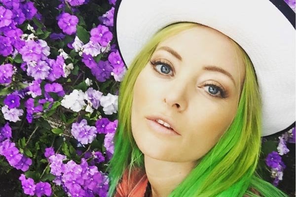 Delia canta "Da, mama" LIVE! (video)