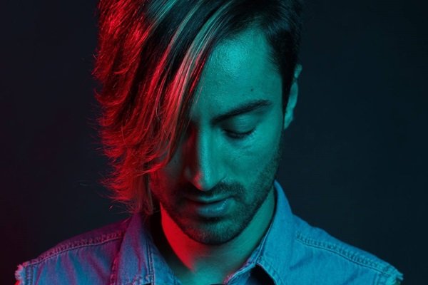 Robert Toma - Cum traieste lumea buna (videoclip nou)