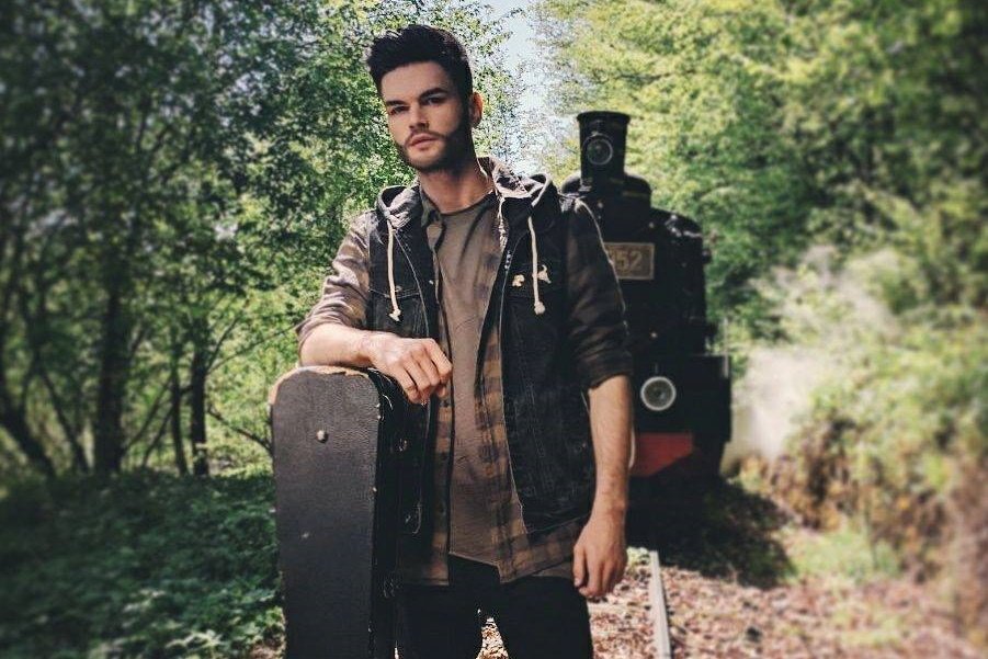 Edward Sanda, super succes cu piesa de debut