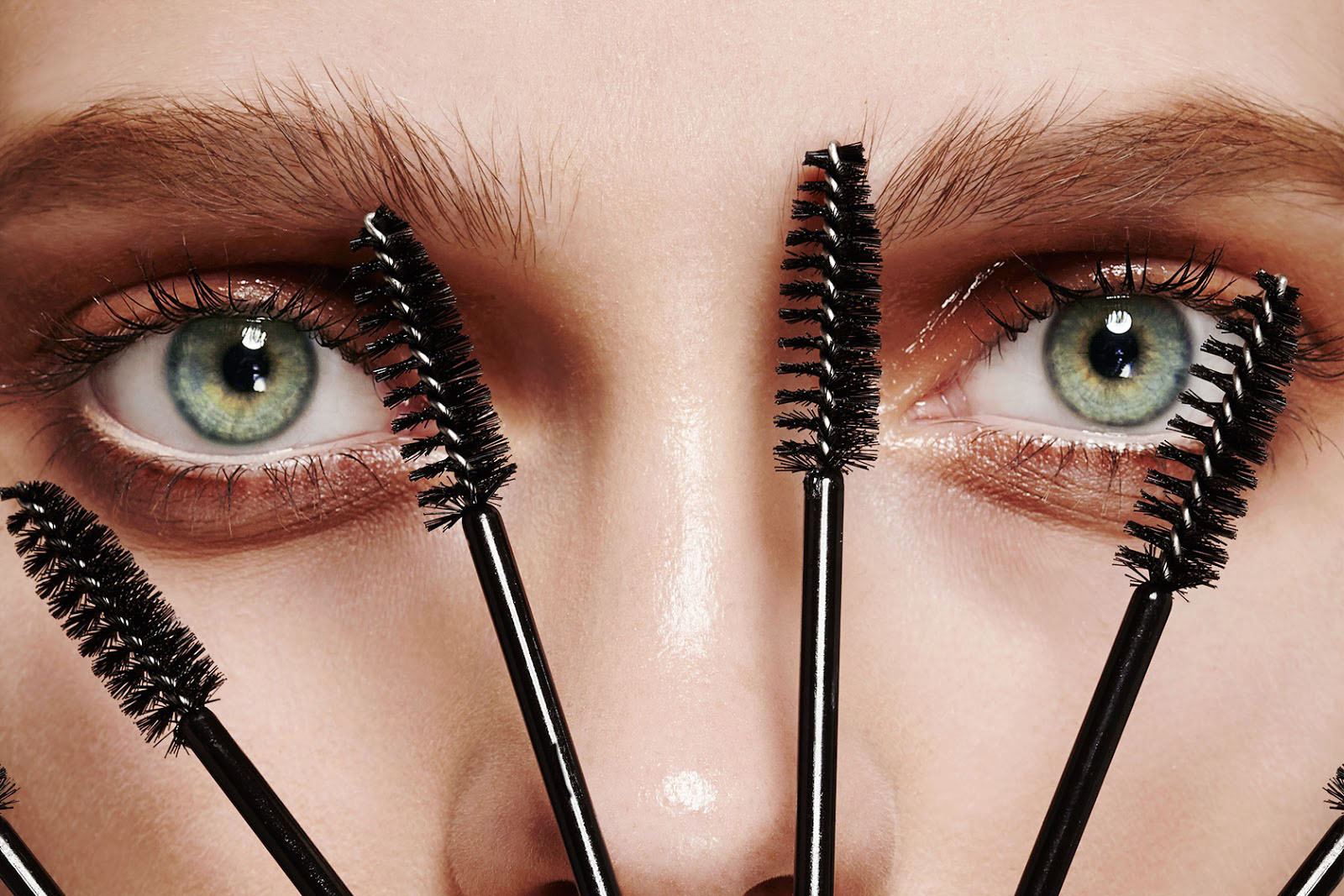 Mascara in functie de perie: cum il alegeti pe cel potrivit