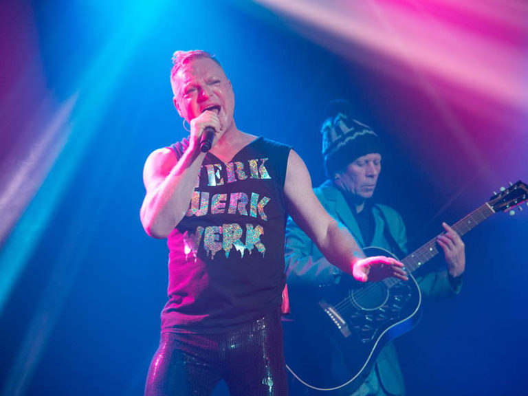 Erasure revine cu “Hey Now”, single de pe albumul NEON care va fi ...