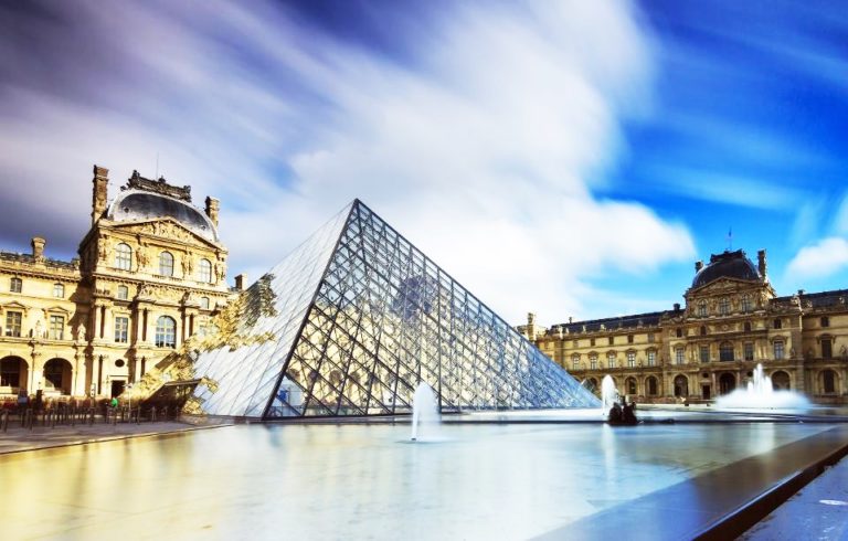Muzeul Luvru, cel mai mare şi cel mai vizitat din lume, se redeschide ...