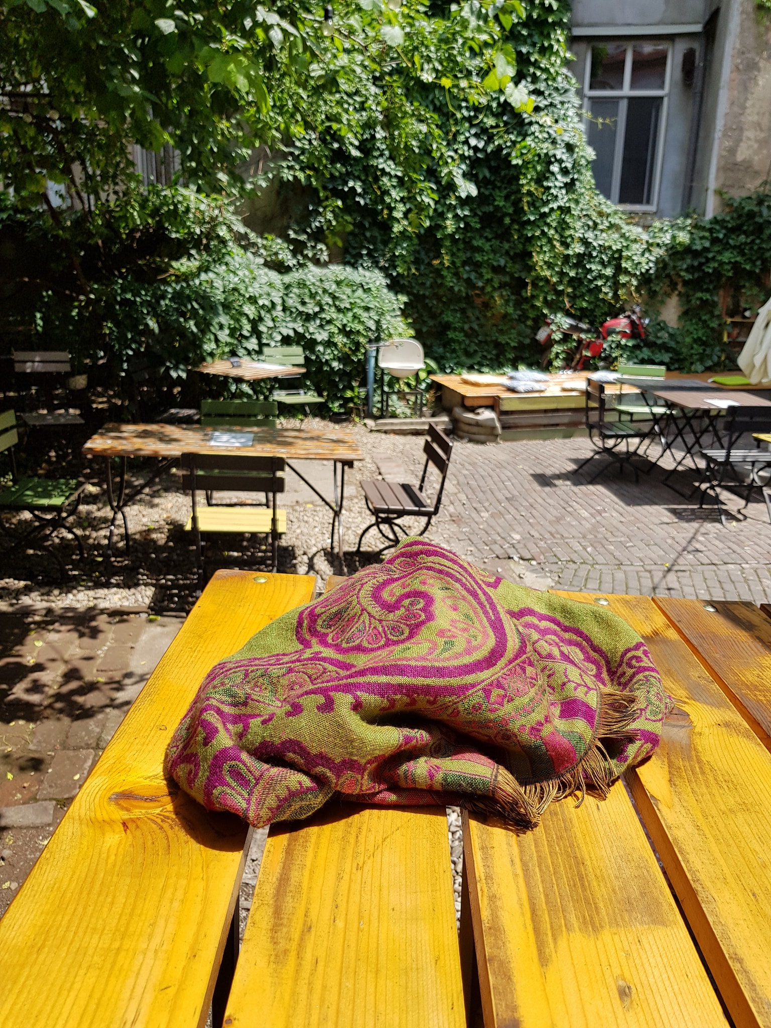 Gradinile de vara mai putin cunoscute: Gradina Olari. Este o oaza de ...