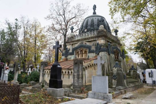 (Interviu) Cimitirul Bellu s-a transformat intr-un muzeu in aer liber ...