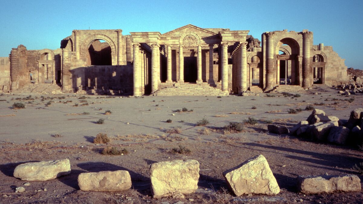 Din cauza secetei severe, un oras antic a iesit la suprafata in Irak ...