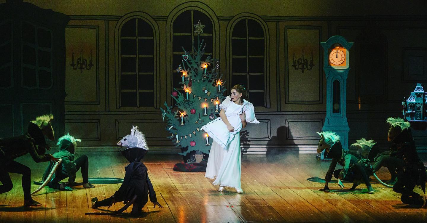6 spectacole de Craciun disponibile online gratuit: interpretari ale ...