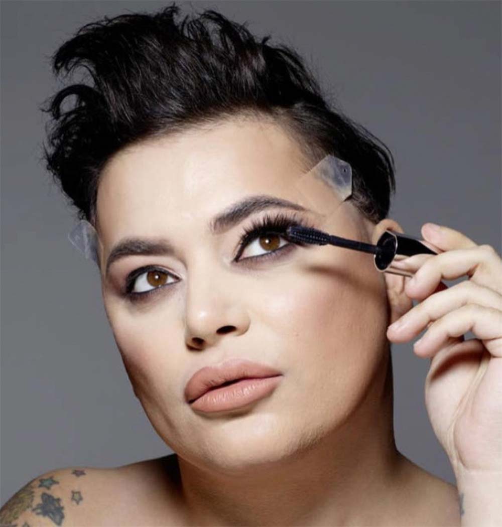 Baga Chipz, primul drag queen de la RuPaul’s Drag Race care viziteaza ...